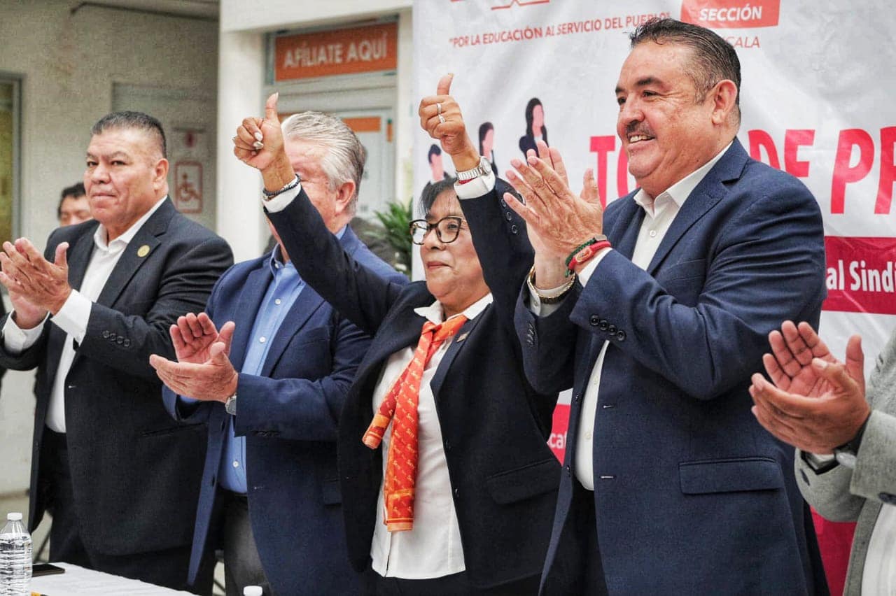 Toma protesta Tere Meneses como secretaria general de la Sección 55